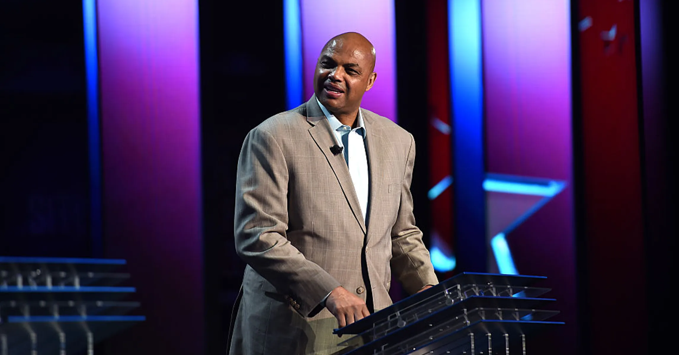 Golden State Warriors Fan Tries Fighting Charles Barkley For Picking ...