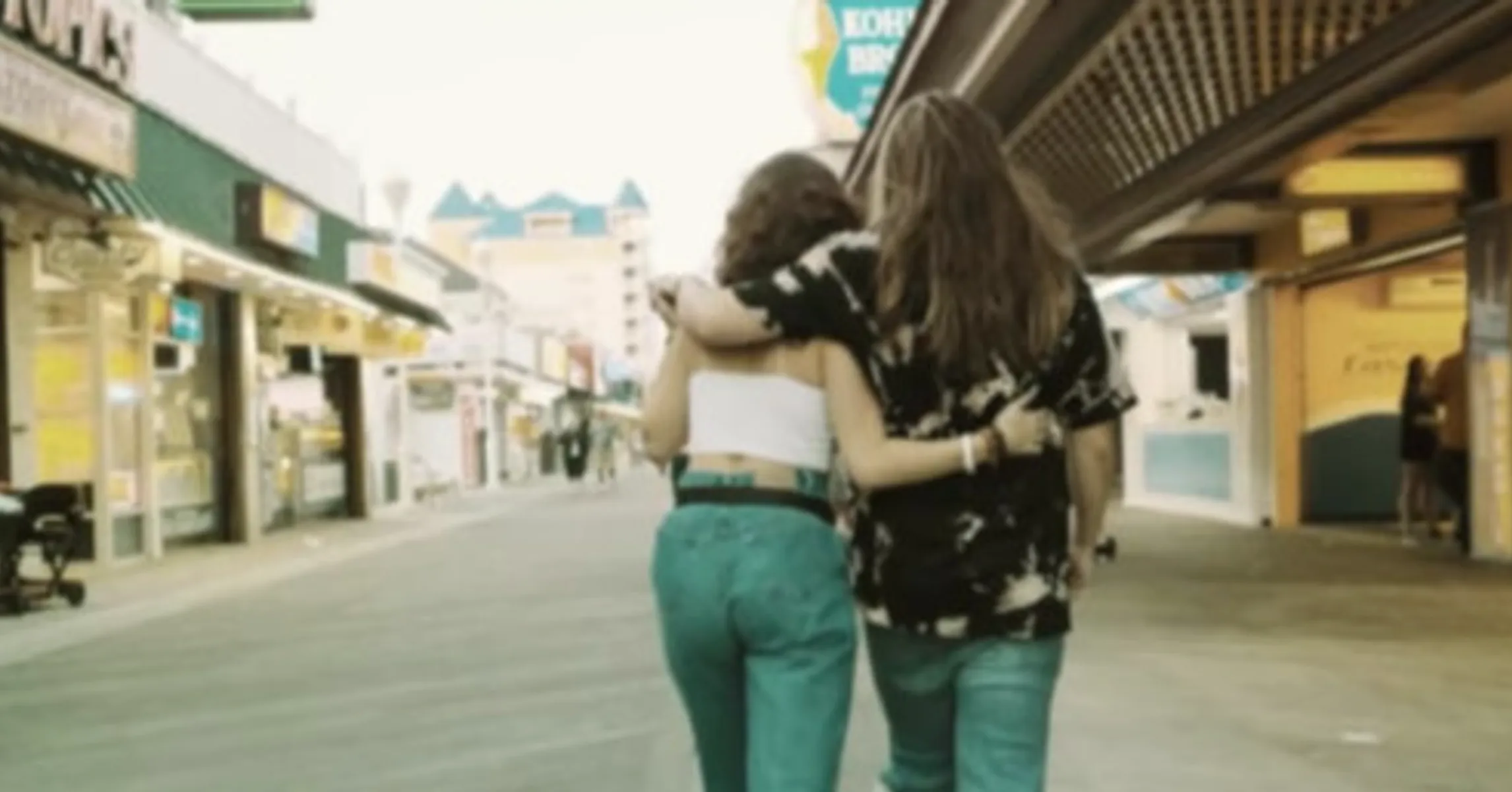 Landon Cube Drops Visuals To "Makeup"