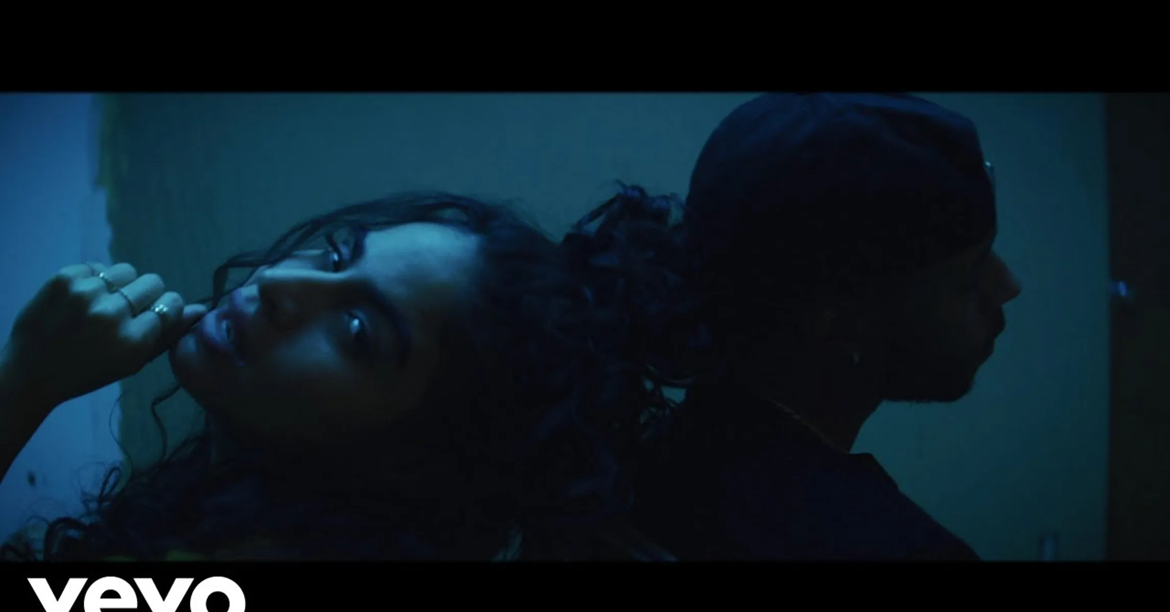 Jessie Reyez & 6LACK Face Off In "Imported" Video