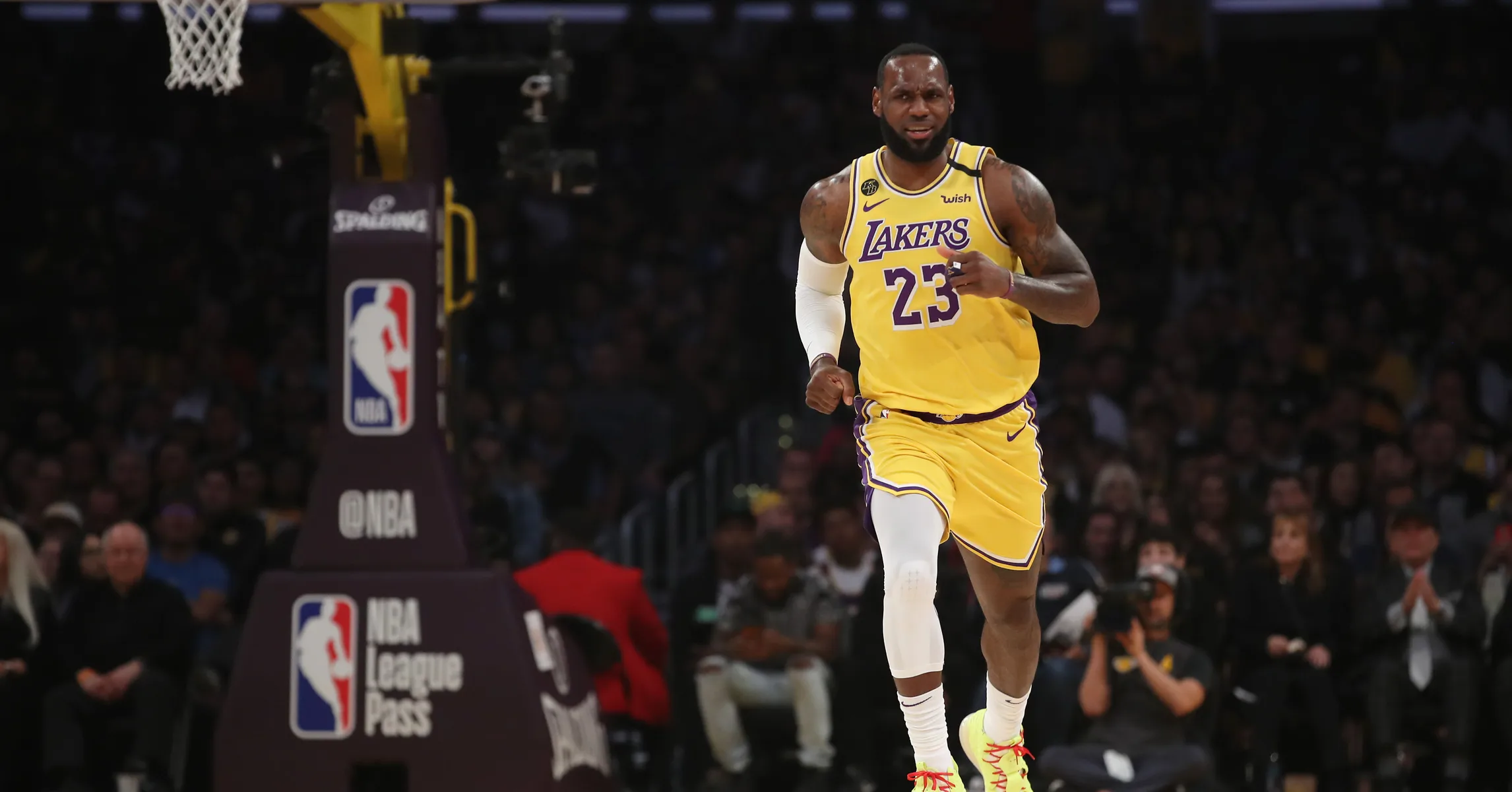 Nike LeBron 7 "Lakers" Officially Unveiled: Photos