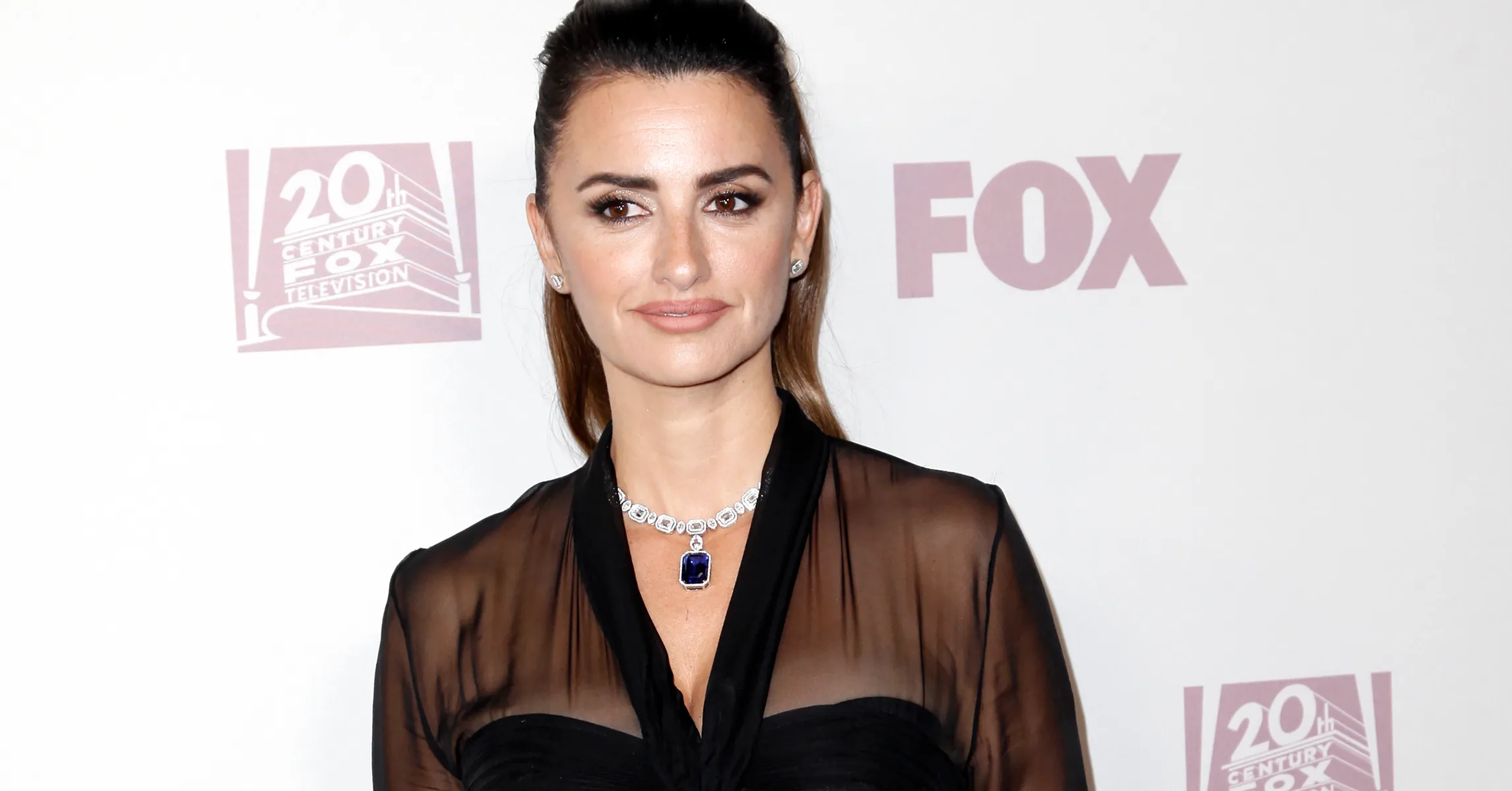 Penelope Cruz Describes Harvey Weinstein As "Complicated"