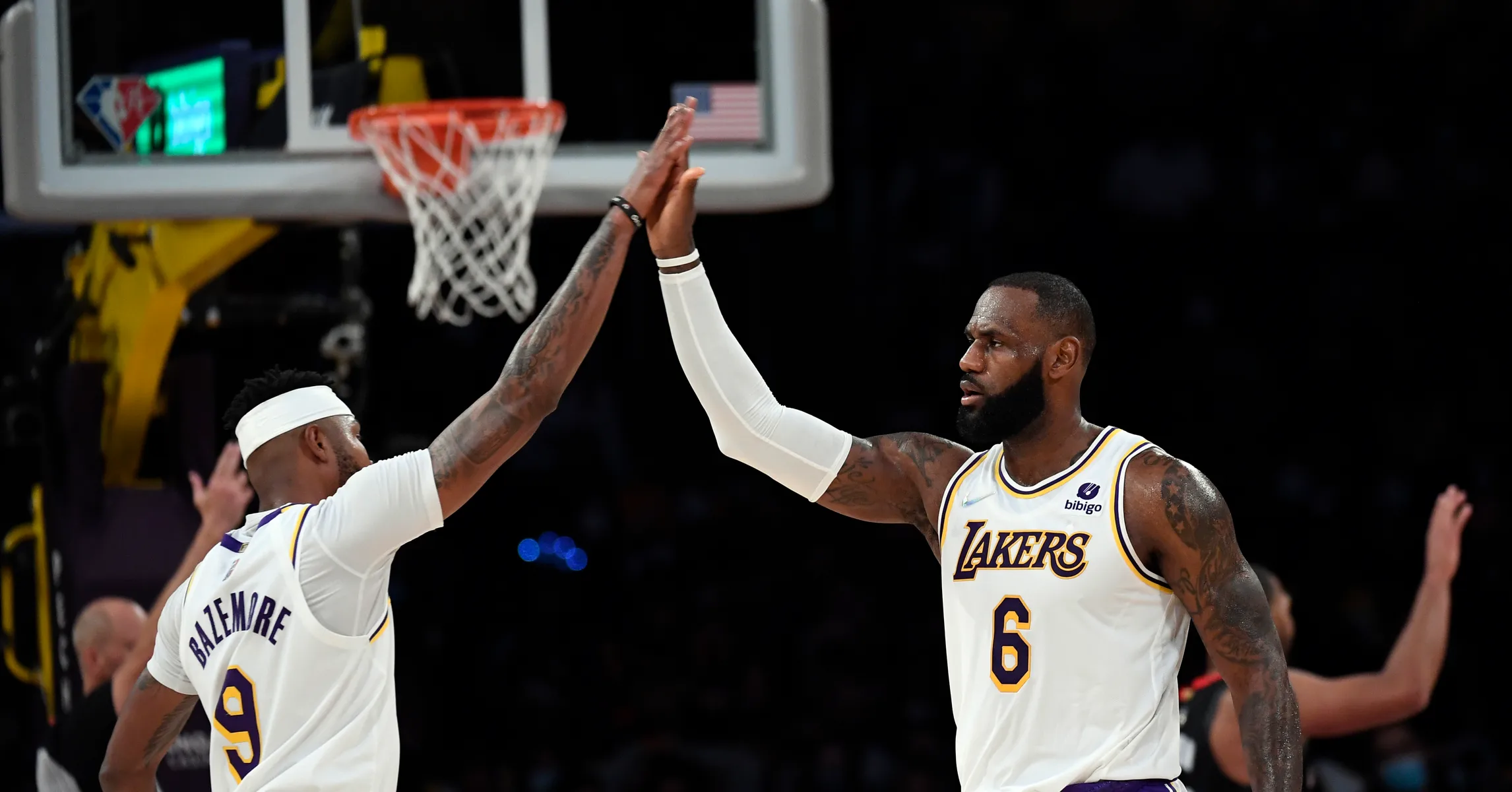 LeBron James Lookalike Steals The Show During Lakers Win