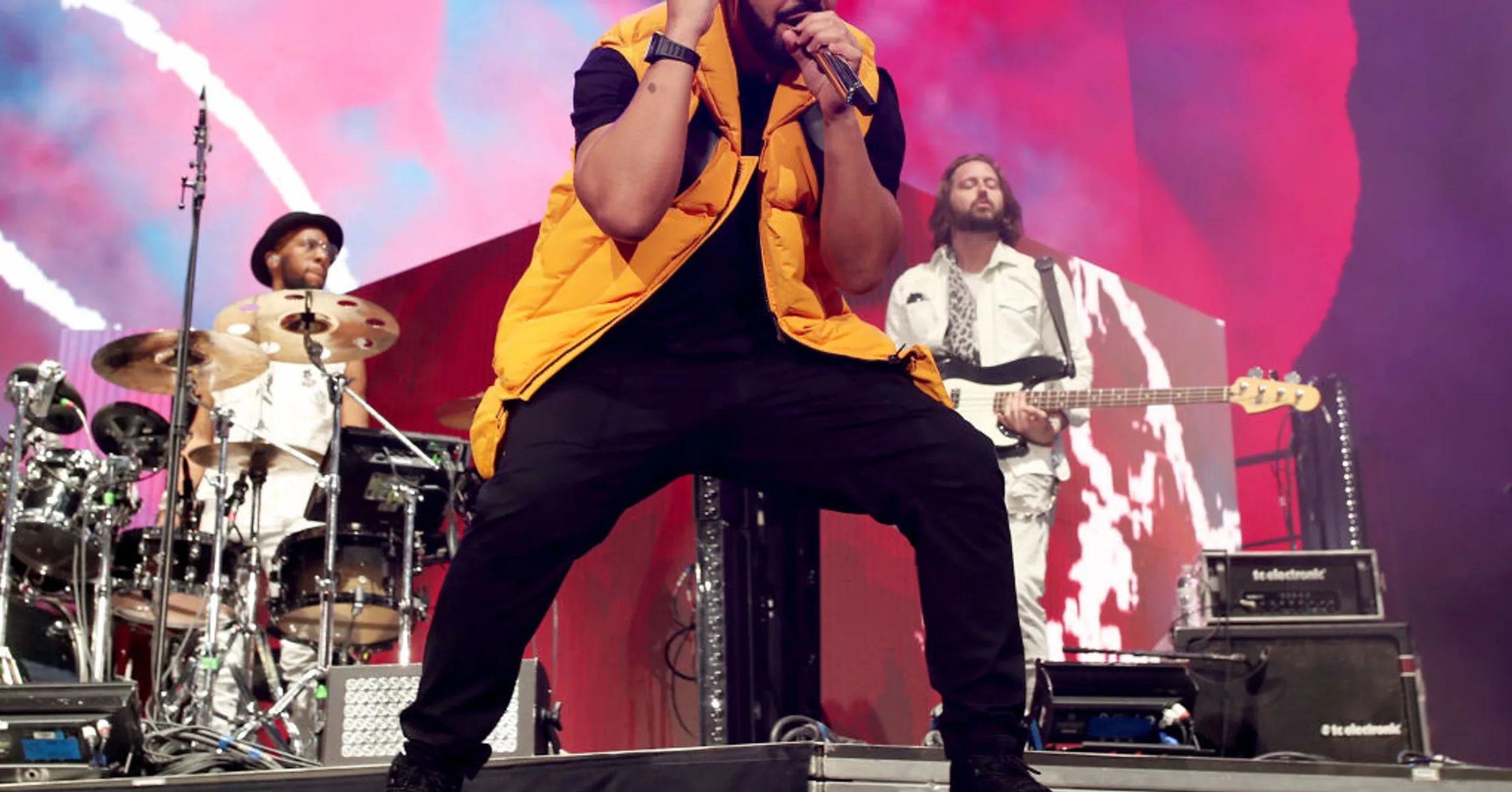 Drake Ignores Female Fan Patiently Waiting To Dap Him Up: Watch