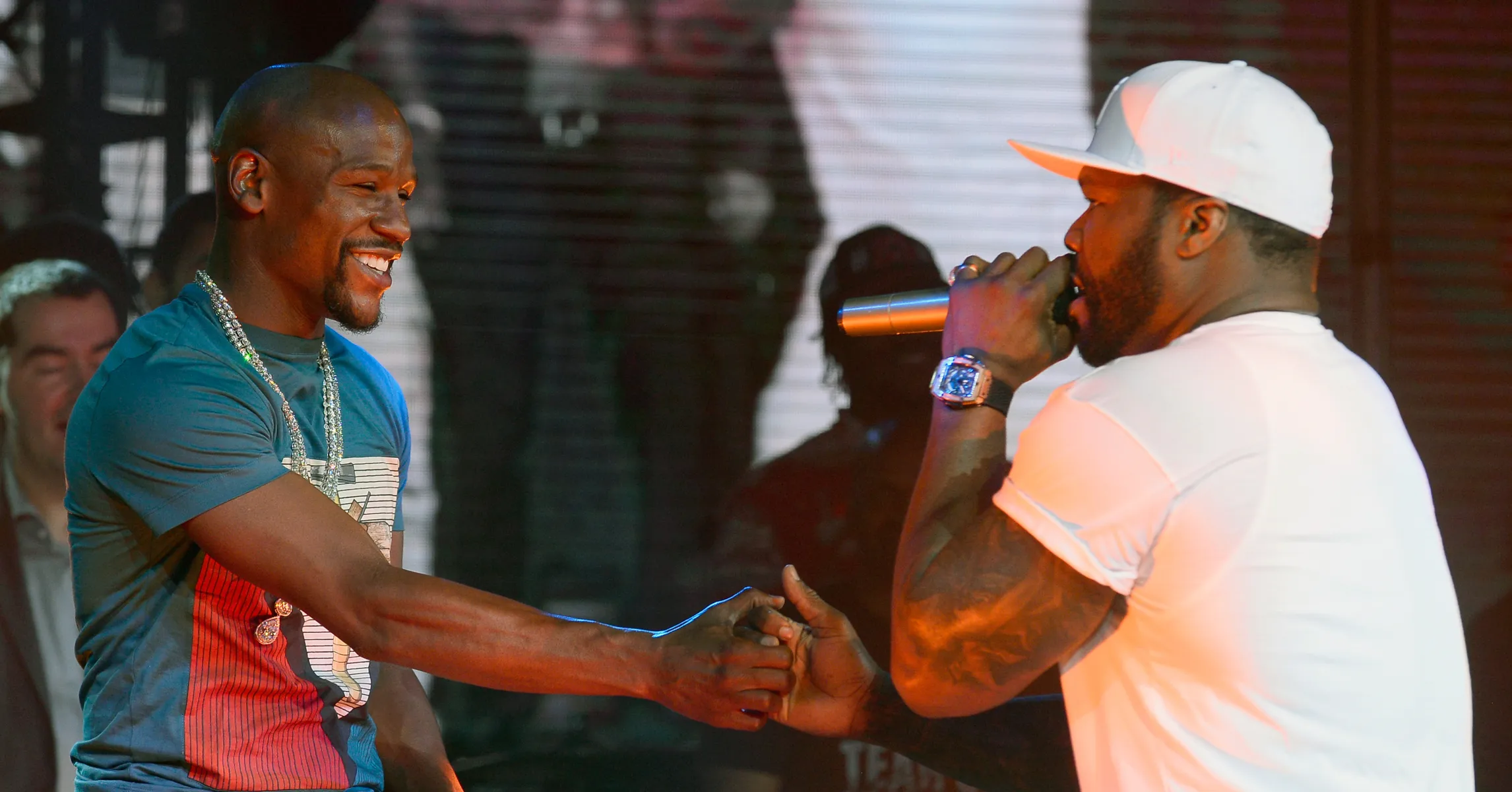 50 Cent Clowns Floyd Mayweather's Recent Outfit Choice