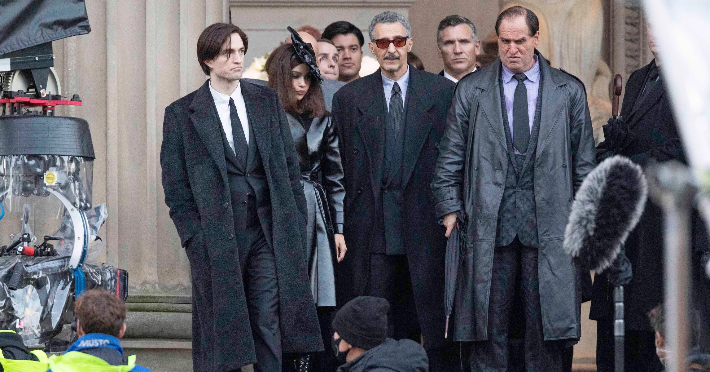 “The Batman” Trailer Shows A Badass Robert Pattinson & Zoe Kravitz In Gotham City