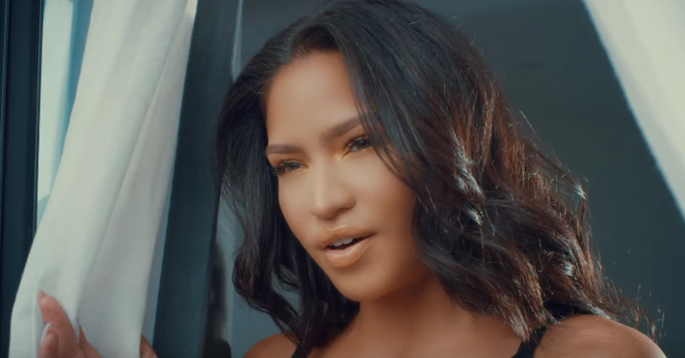 Cassie Delivers "Don't Play It Safe" Video
