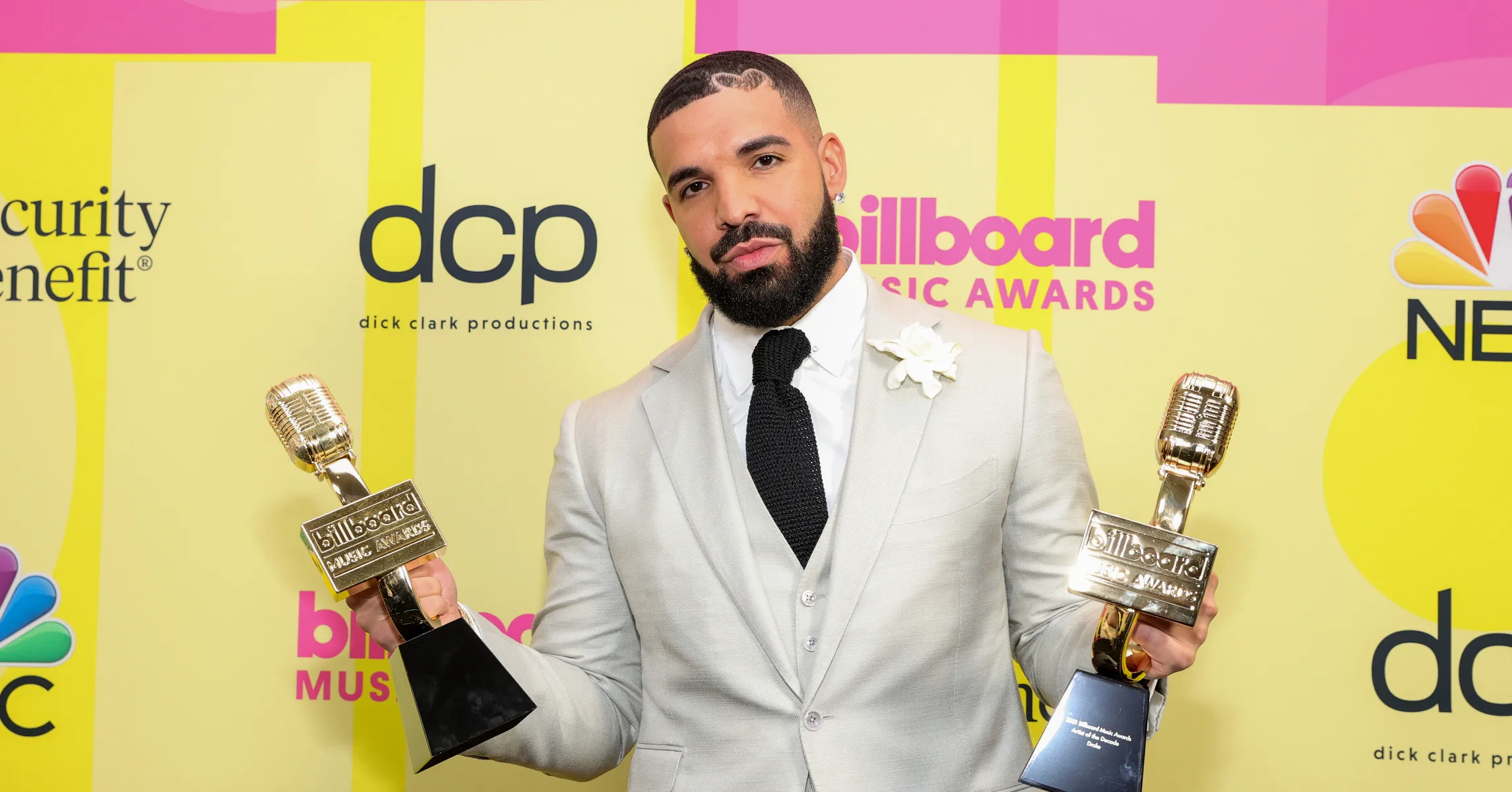 Drake Shows Off His Long-Range Jumper During Shootaround