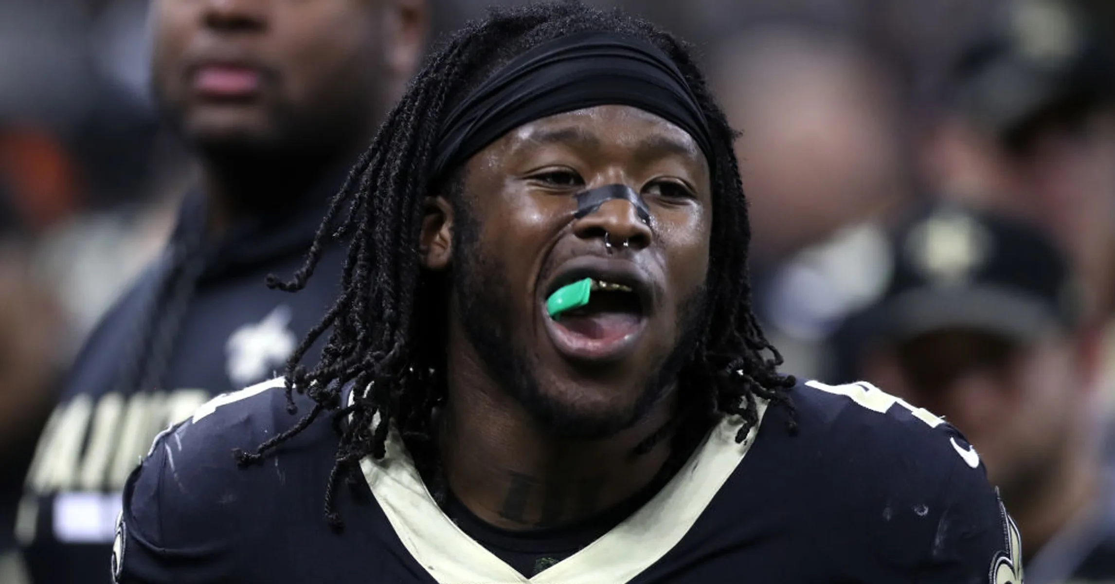 Alvin Kamara’s Offseason Workout: Pull A Jeep While Carrying Weight Rack