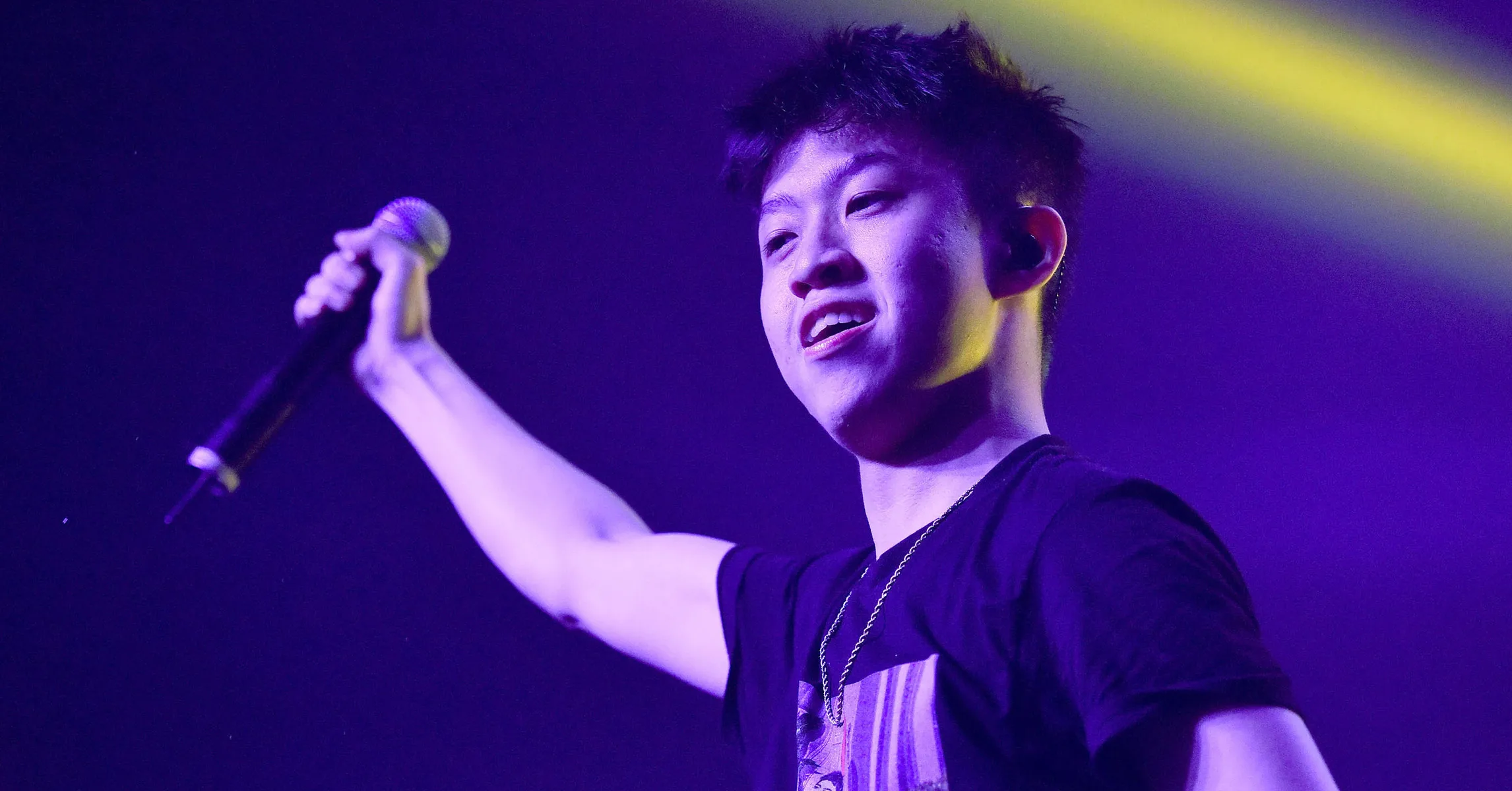 Rich Brian Eats Spicy Wings, Explains Why "The Geico Lizard Could Get It"