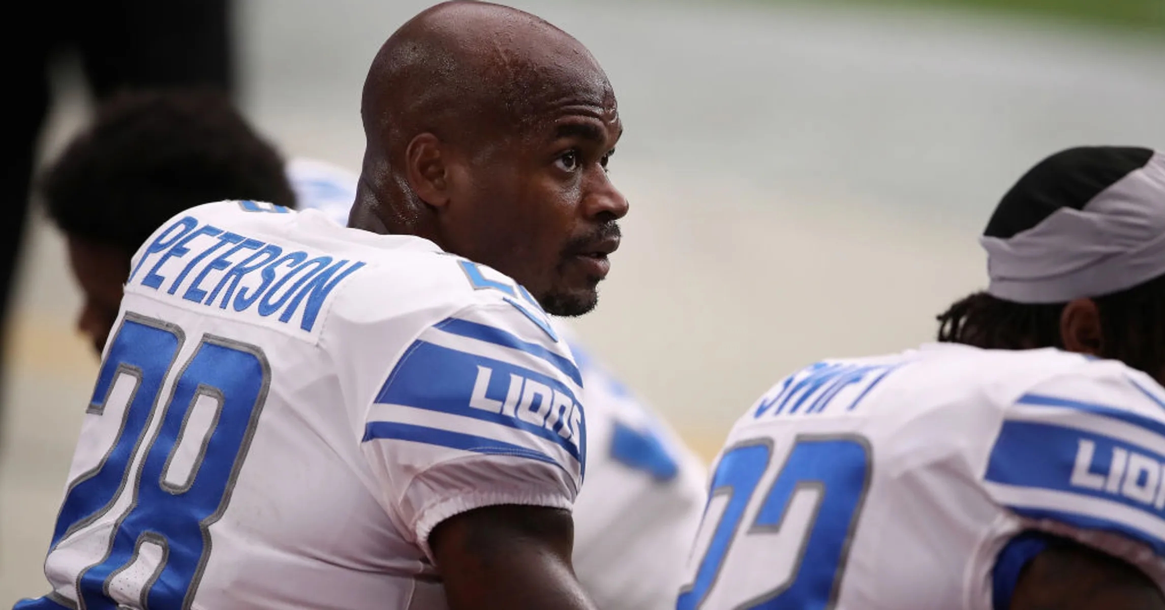 Titans Officially Sign Adrian Peterson To Active Roster