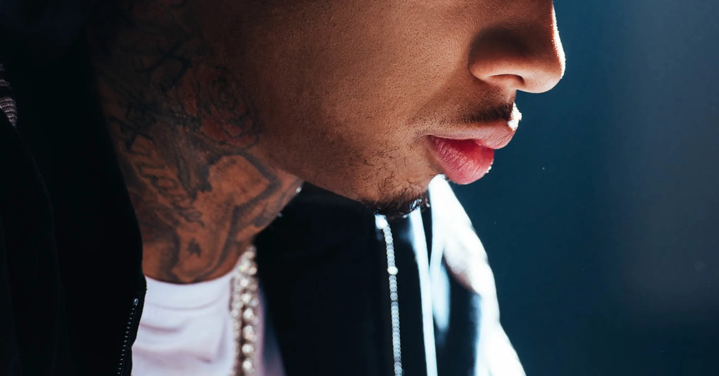 Kylie Jenner & Tyga Pose For Cute Christmas Photo