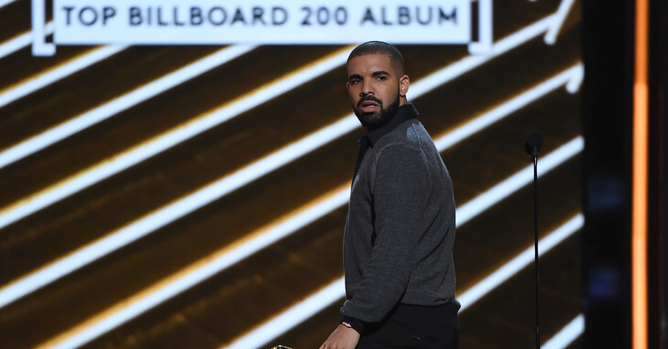 Drake Jokingly Claps Back At Carnage Over "Fake Ab Surgery" Comments