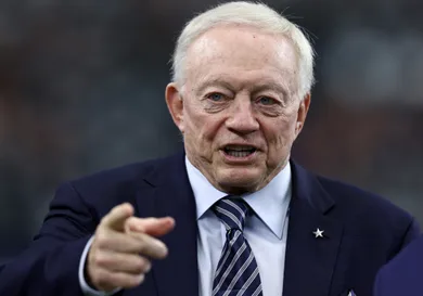 Jerry Jones Seen Defending Segregation In Unearthed Photo
