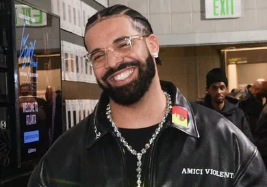 Drake Gifts Birkin Bag To A Fortunate Fan At His Los Angeles Tour Stop