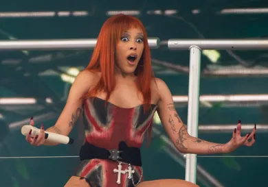 Doja Cat Left Speechless By Man's NSFW Interruption During Instagram ...