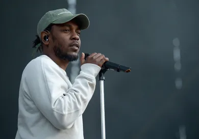 Kendrick Lamar reveals family photo shoot outtakes featuring shotgun ...