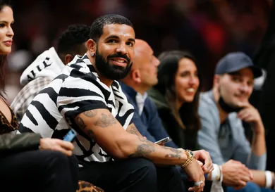 Journalist confirms Siri played Drake's song when asked about his album ...