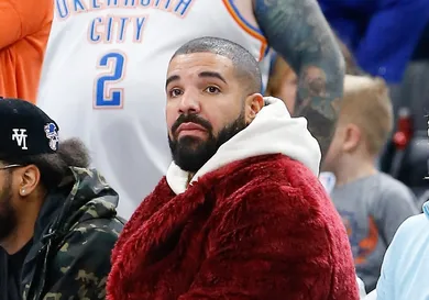 Drake unveils custom tour chain during live stream with Adin Ross | News Minimalist