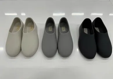 Kanye West Showcases New Yeezy Slides Colorways