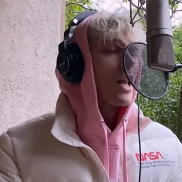 Machine Gun Kelly Samples Shawn Mendes On "Pretty Toxic Revolver"