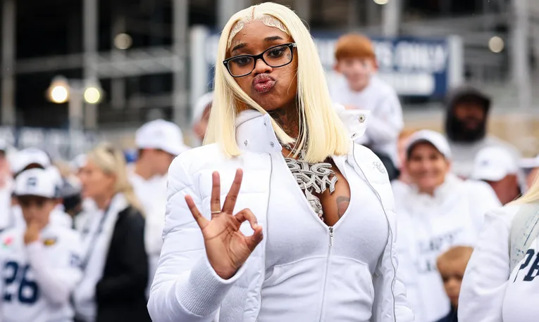 Drake Hooks Up Sexyy Red With Diamond Cartier Watch