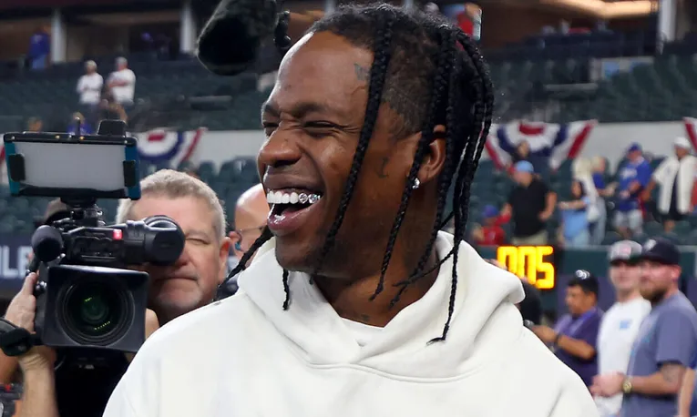 Travis Scott Sings To Gorilla Mascot Onstage At Phoenix Concert: Watch