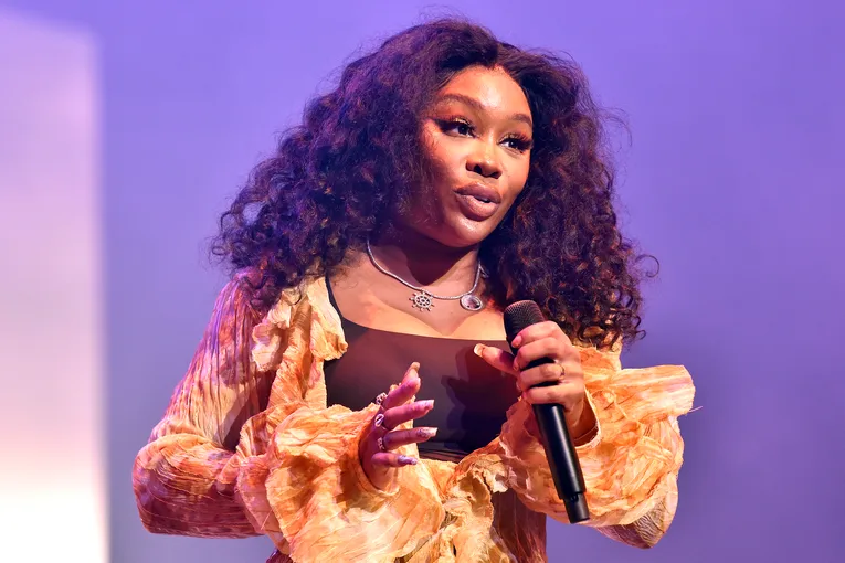 SZA Compares Drake To Regina George As "SOS" First-Week Sales ...