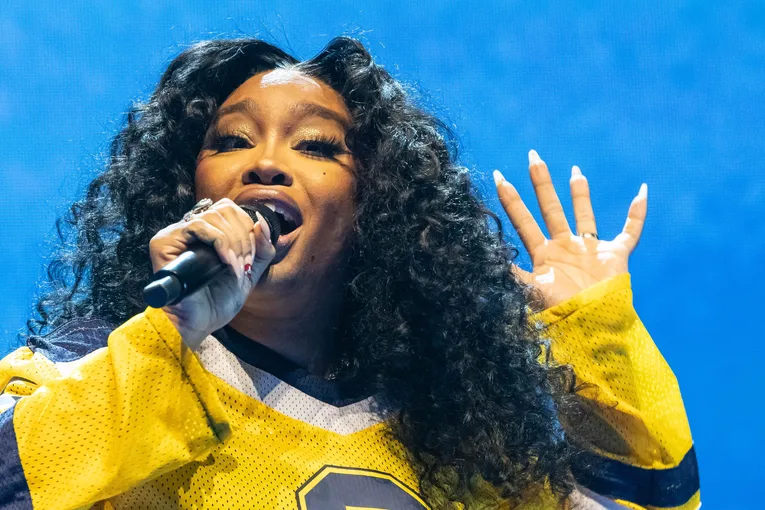 SZA Relaxes With R&B In New Instagram Thirst Trap
