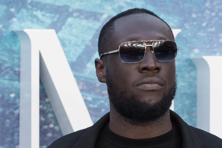 Stormzy Tries To Move His Lamborghini From Between Two Cars At London Hotel