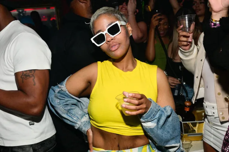 Akbar V Claims To "Rap Circles Around" Other Artists