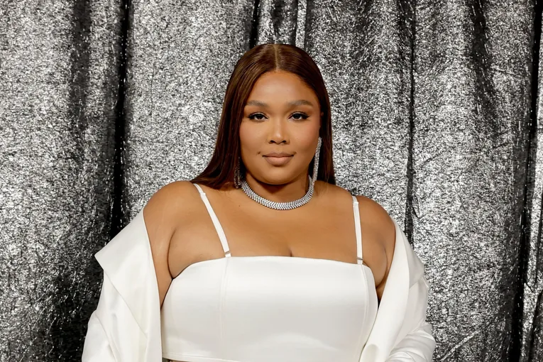 Lizzo Bounces Her Bare Booty On IG Amid Weight Loss Praise