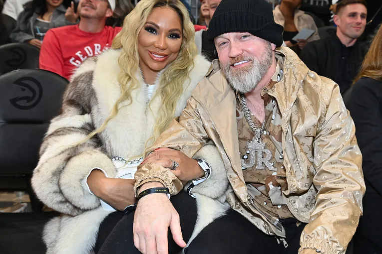 Tamar Braxton & Jeremy "JR" Robinson Show PDA On IG Live, Fans Aren't ...