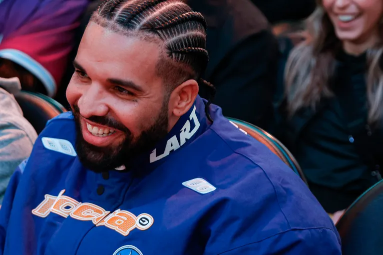 Drake Puts His Middle Fingers Up At All His Haters In New Instagram Post