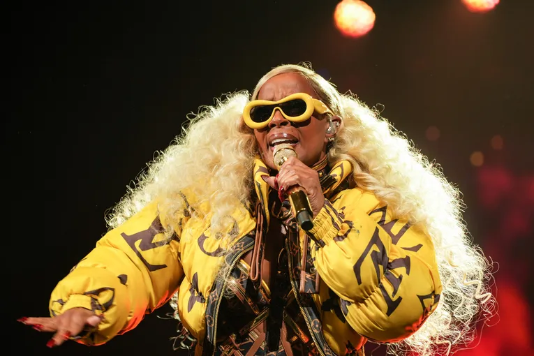 Mary J Blige Celebrates Rock & Roll Hall Of Fame Induction: "Tears Of Joy!"