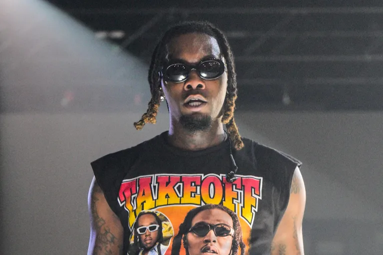 Offset & Clubgoer Get Into Wild Fight Over Thrown Cash: Watch