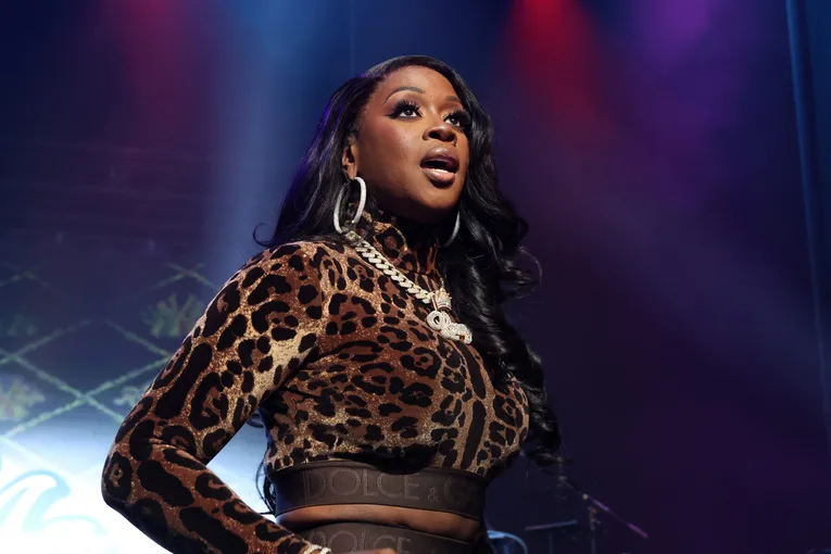 Remy Ma Heated After A Troll Says She's "Giving Broke": "Shut The F ...
