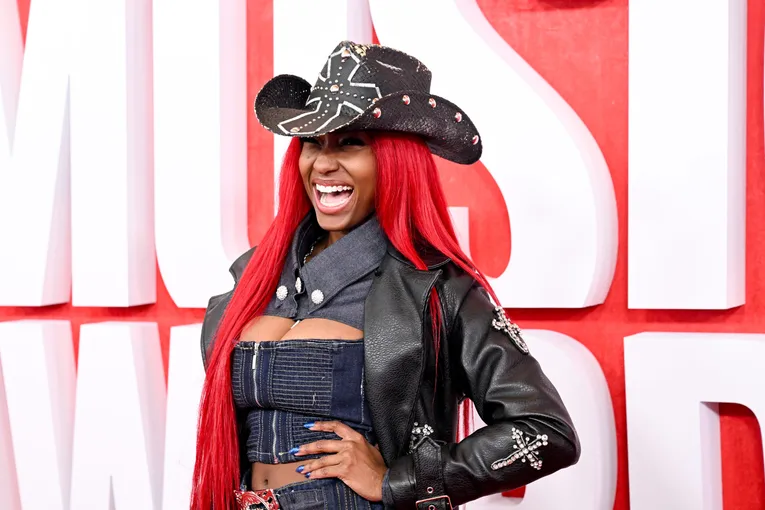 Who Is Reyna Roberts? The Self-Proclaimed "Princess Of Outlaw Country ...