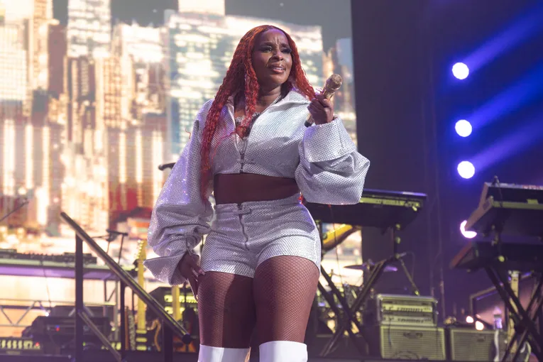 Mary J. Blige Unveils New Expensive Giuseppe Zanotti Boots