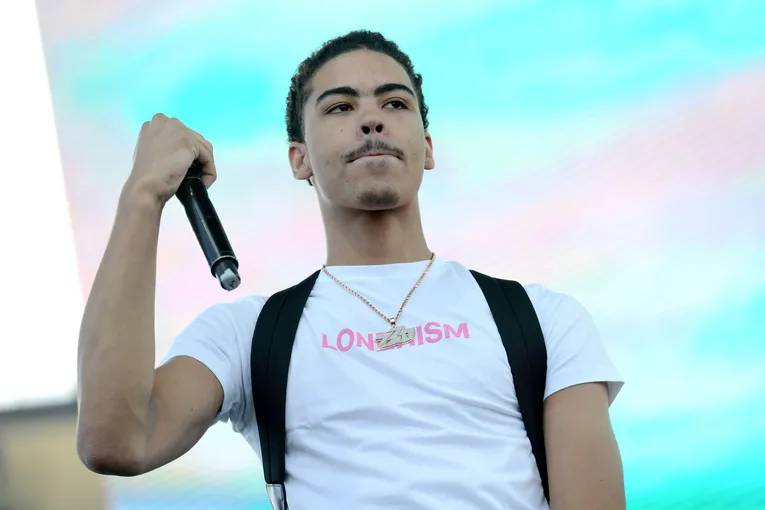 Jay Critch Gets Into "1 Vs 6" Brawl With Trollers In New York