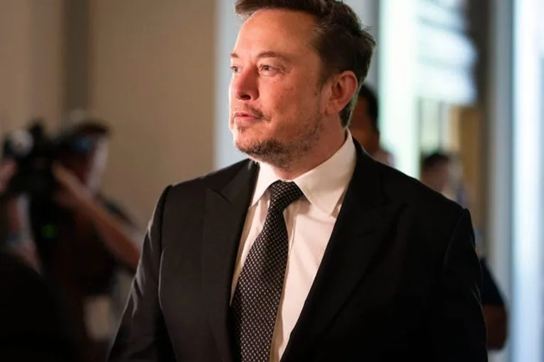 Elon Musk Taunts Snoop Dogg For Crypto Ball Performance In Celebration ...