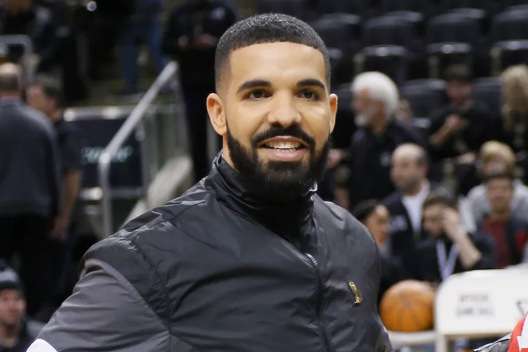 Drake Promises To Cover Medical Expenses For Fan’s Mother Battling Cancer