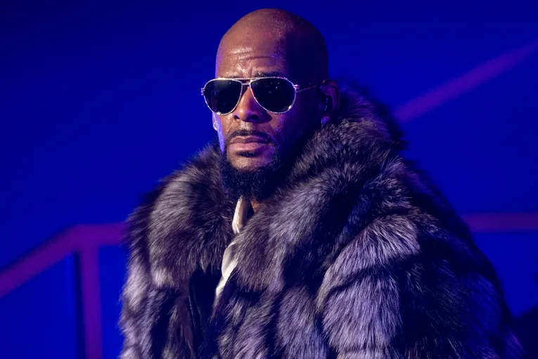 R Kelly Gives Rare Performance On Podcast Via Prison Call