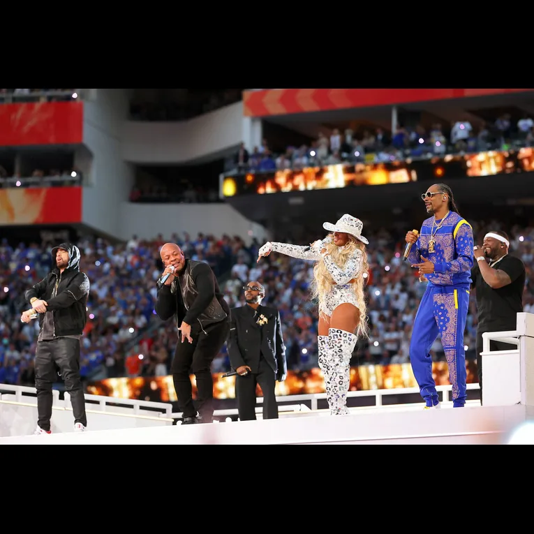 Snoop Dogg Threw Up C's & Did The Crip Walk At Super Bowl