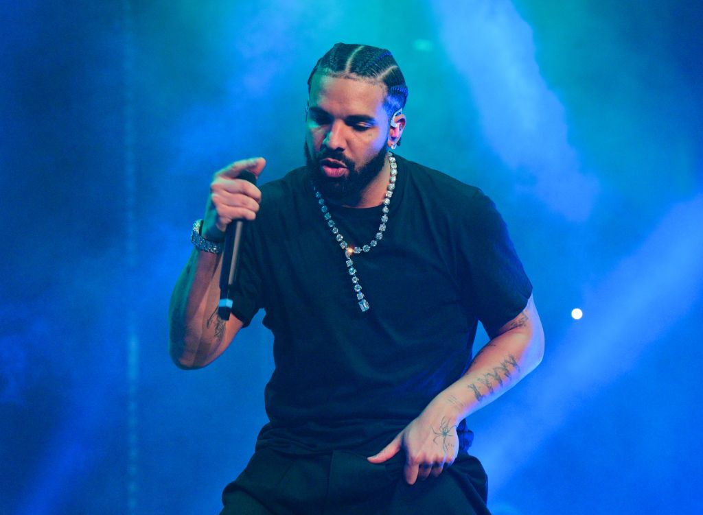 Drake Vibes To "GOD DID," Showcases Yeat During Show