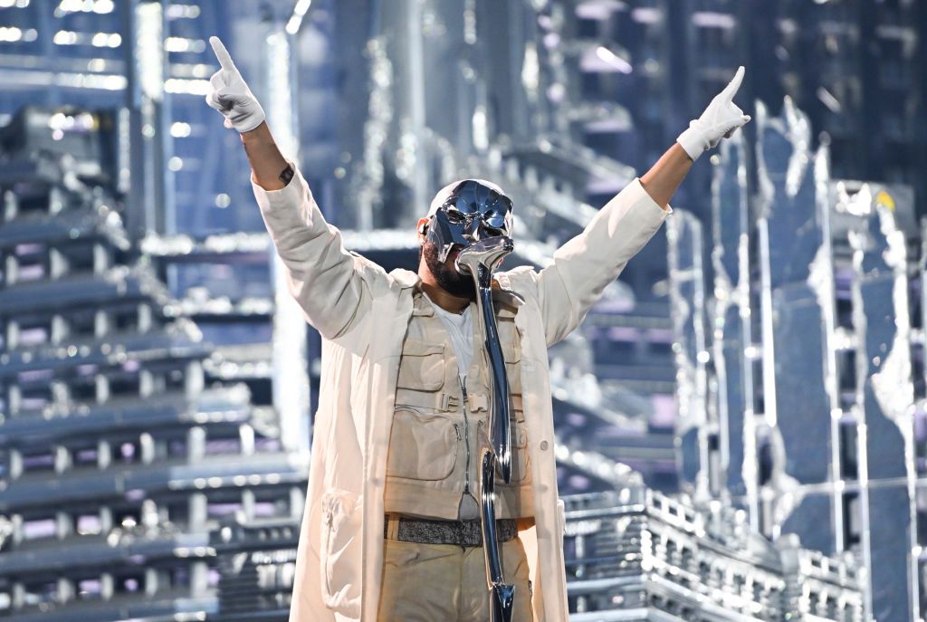 The Weeknd Gives Mic To A Fan, It Goes Horribly