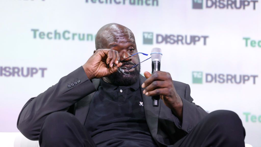 Shaq Has Hilarious Reaction To Lil Wayne Kicking Him Off His Lakers Mt ...