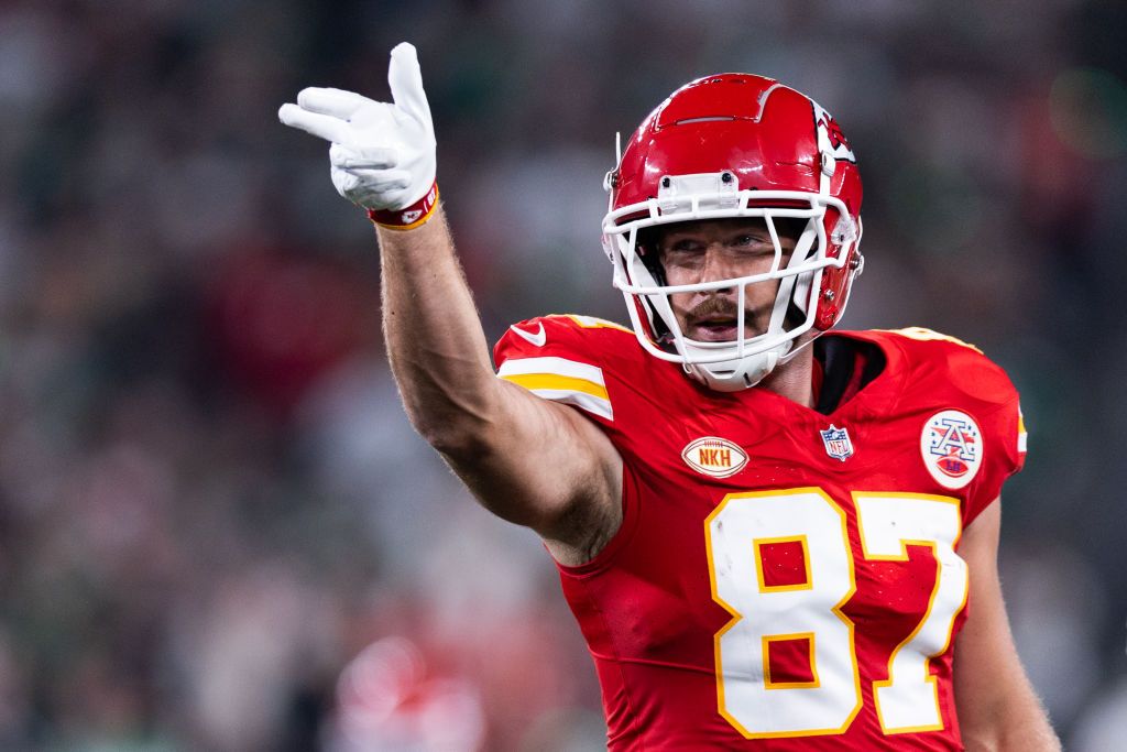 Travis Kelce Responds To Aaron Rodgers "Mr. Pfizer" Comment