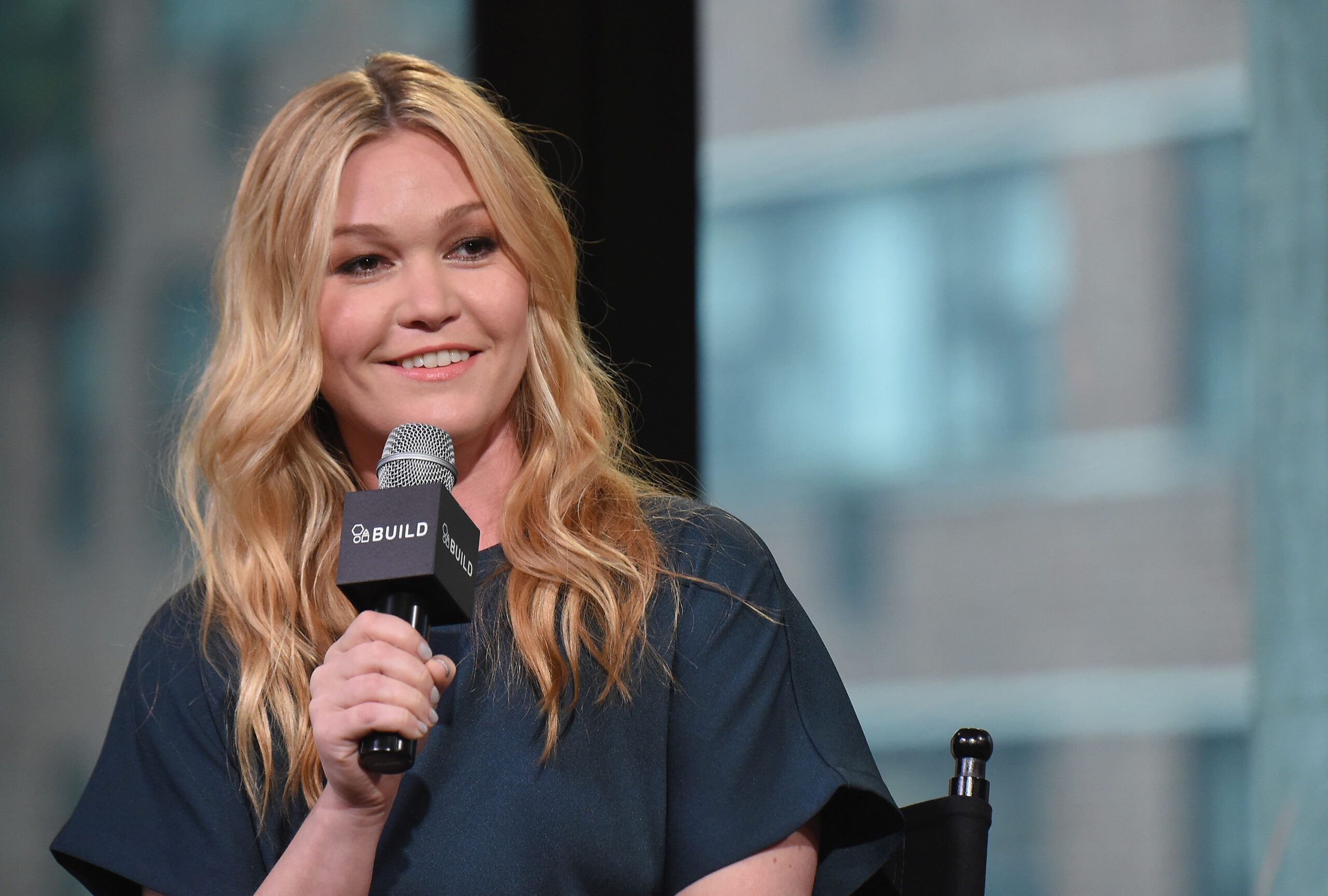 Julia Stiles 2024 Hair