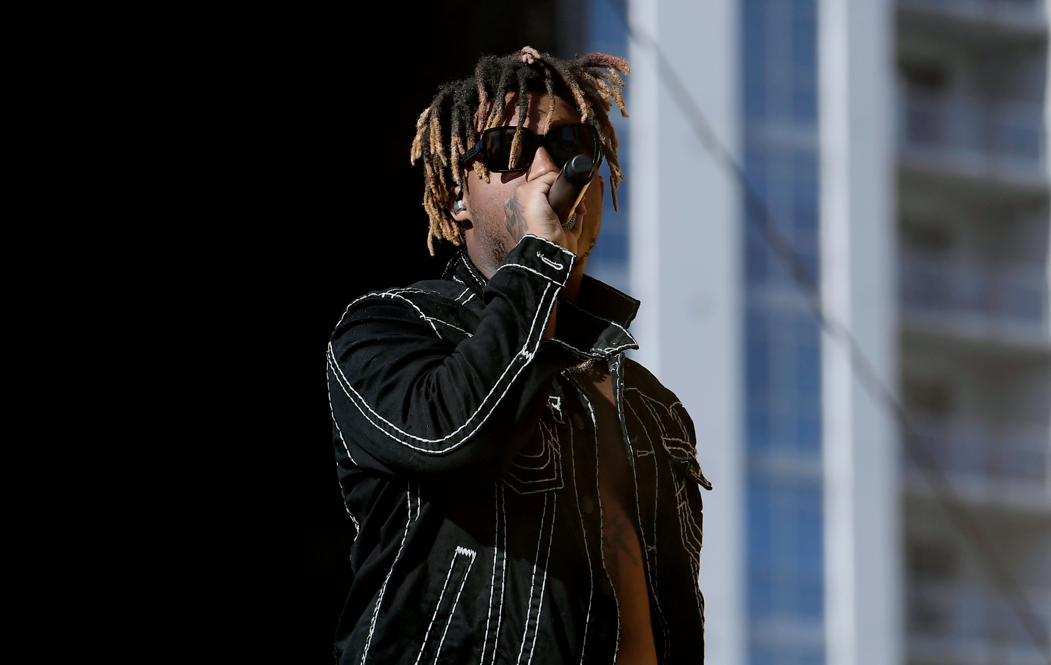 Juice WRLD Shotguns Weed Smoke Into His Girlfriend's Mouth: Watch