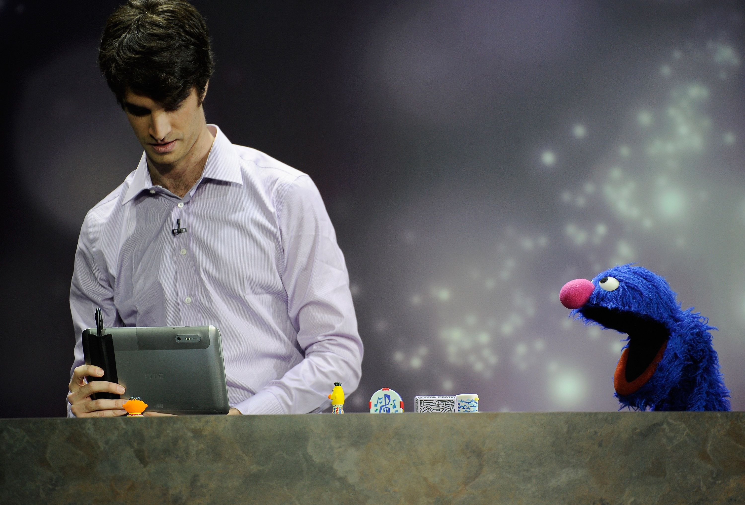 Twitter Thinks Grover From Sesame Street Dropped The F-Bomb During Telecast